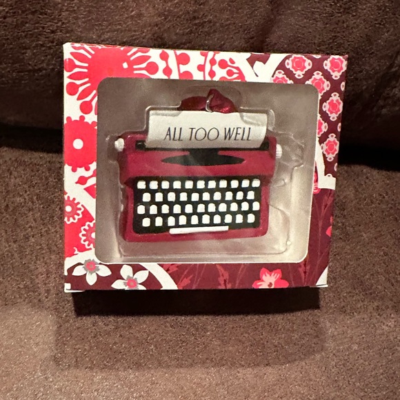 Taylor Swift | Holiday | Official Taylor Swift Red Taylors Version All ...